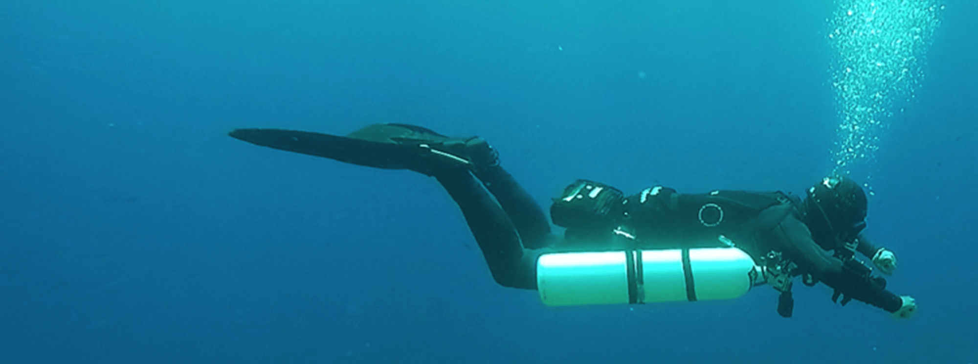 A Strong Case For Sidemount - Bluewater Divers